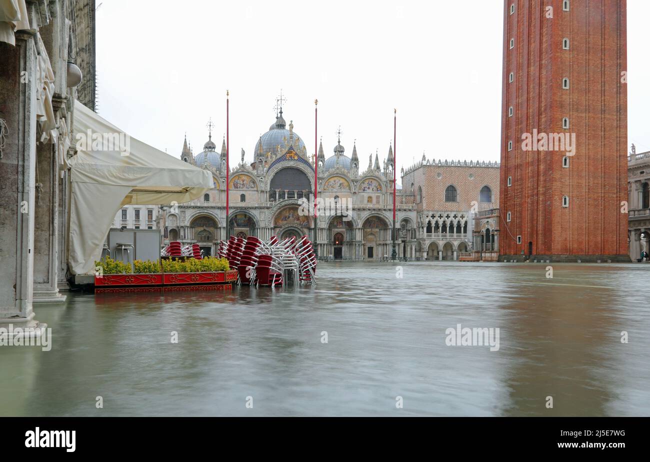 2019 venice high tide hi-res stock photography and images - Alamy