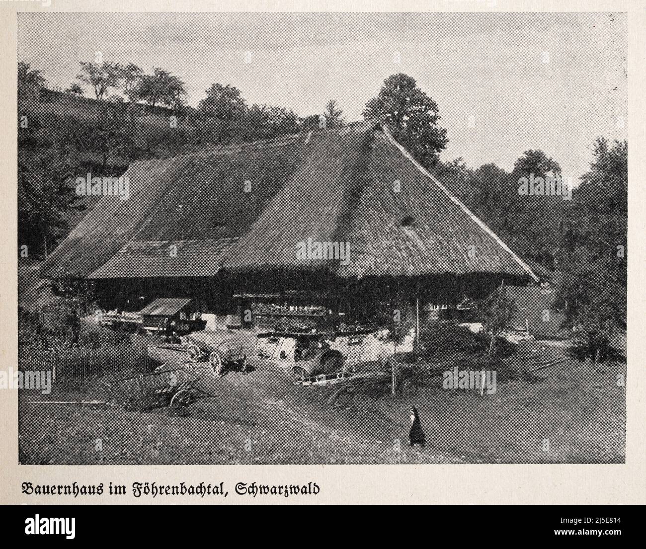 Traditional German Farmhouse in the Fochernbach Valley, Black Forest ...