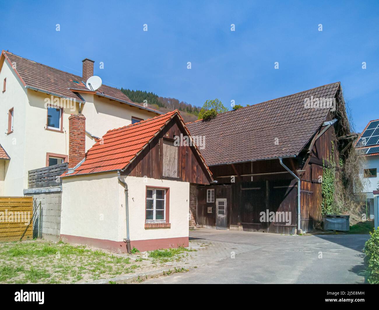 Small wooden barn hi-res stock photography and images - Alamy