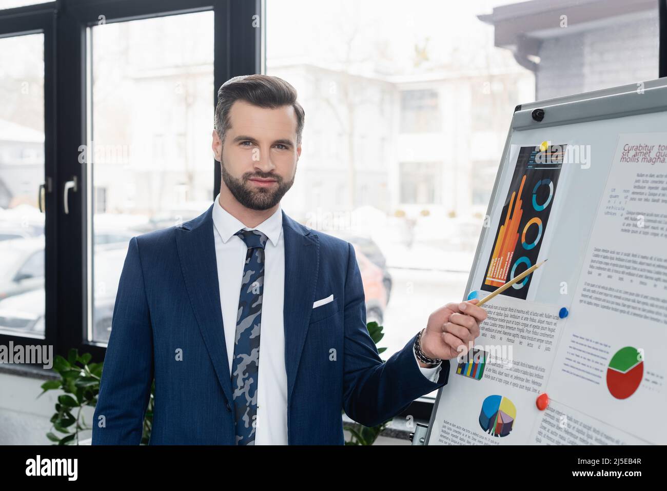 Look at graphs hi-res stock photography and images - Alamy