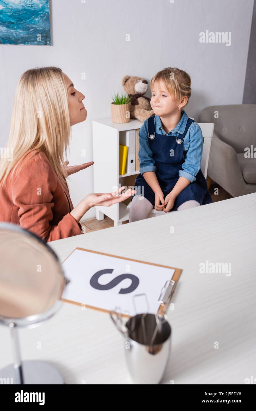 Child mirror not denist not makeup hi-res stock photography and images ...