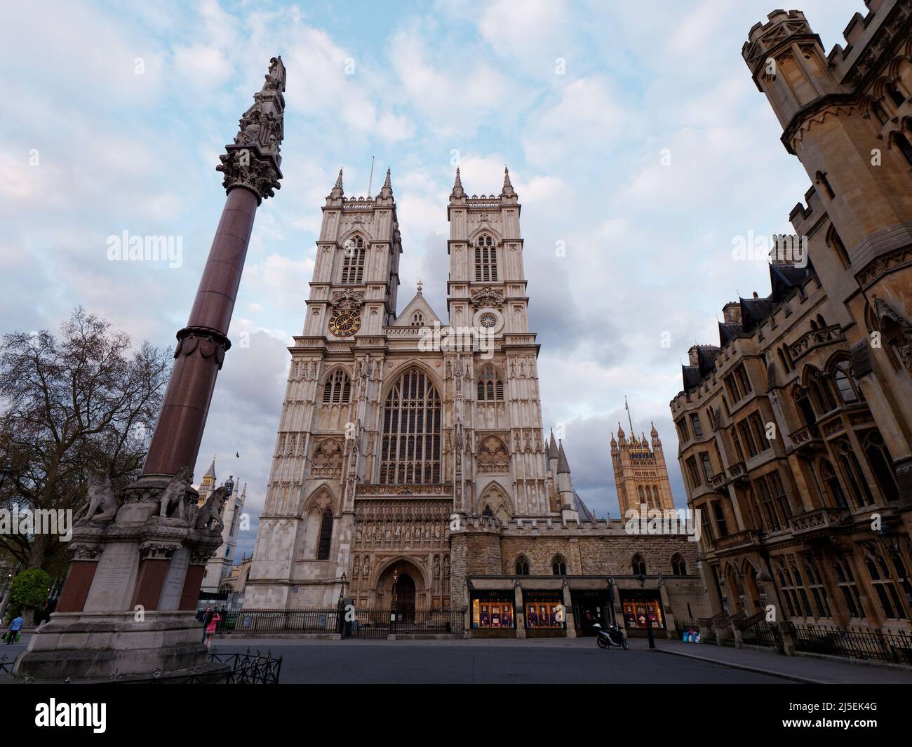Deans yard westminster abbey london hi-res stock photography and images ...