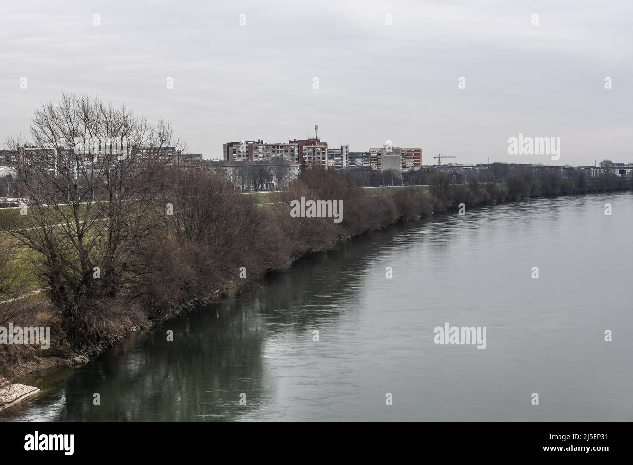 River bank hi-res stock photography and images - Alamy