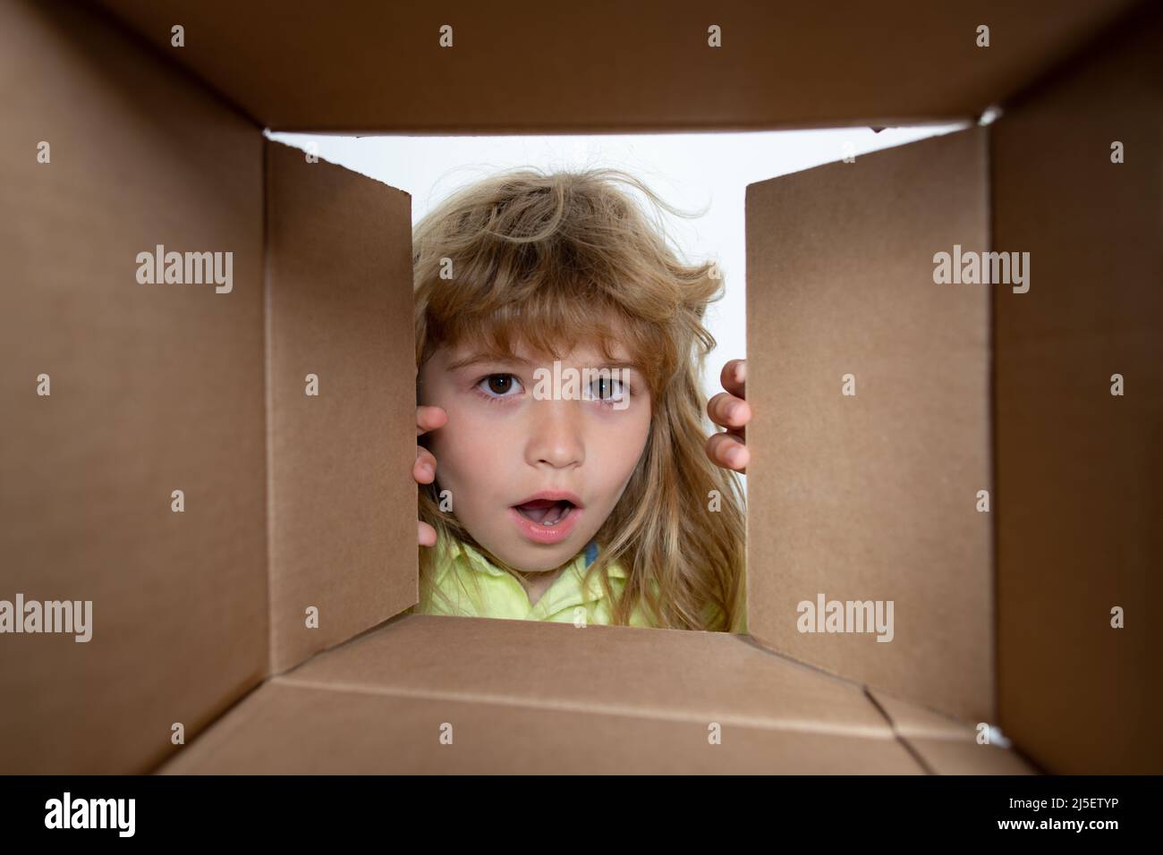 Surprised unbox hi-res stock photography and images - Alamy