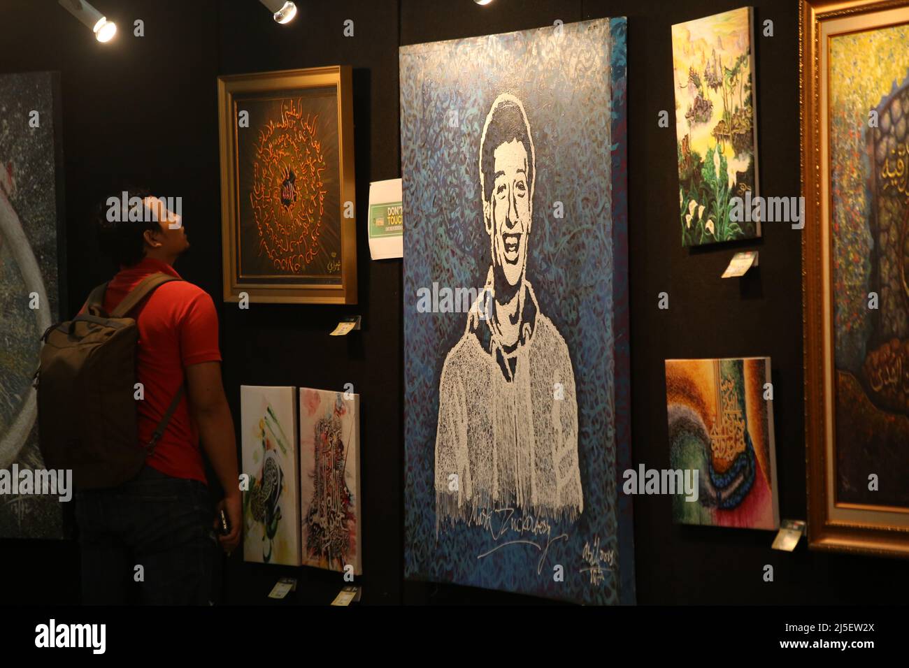 Jakarta, Indonesia. 22nd Apr, 2022. A Visitor observe a contemporary ...