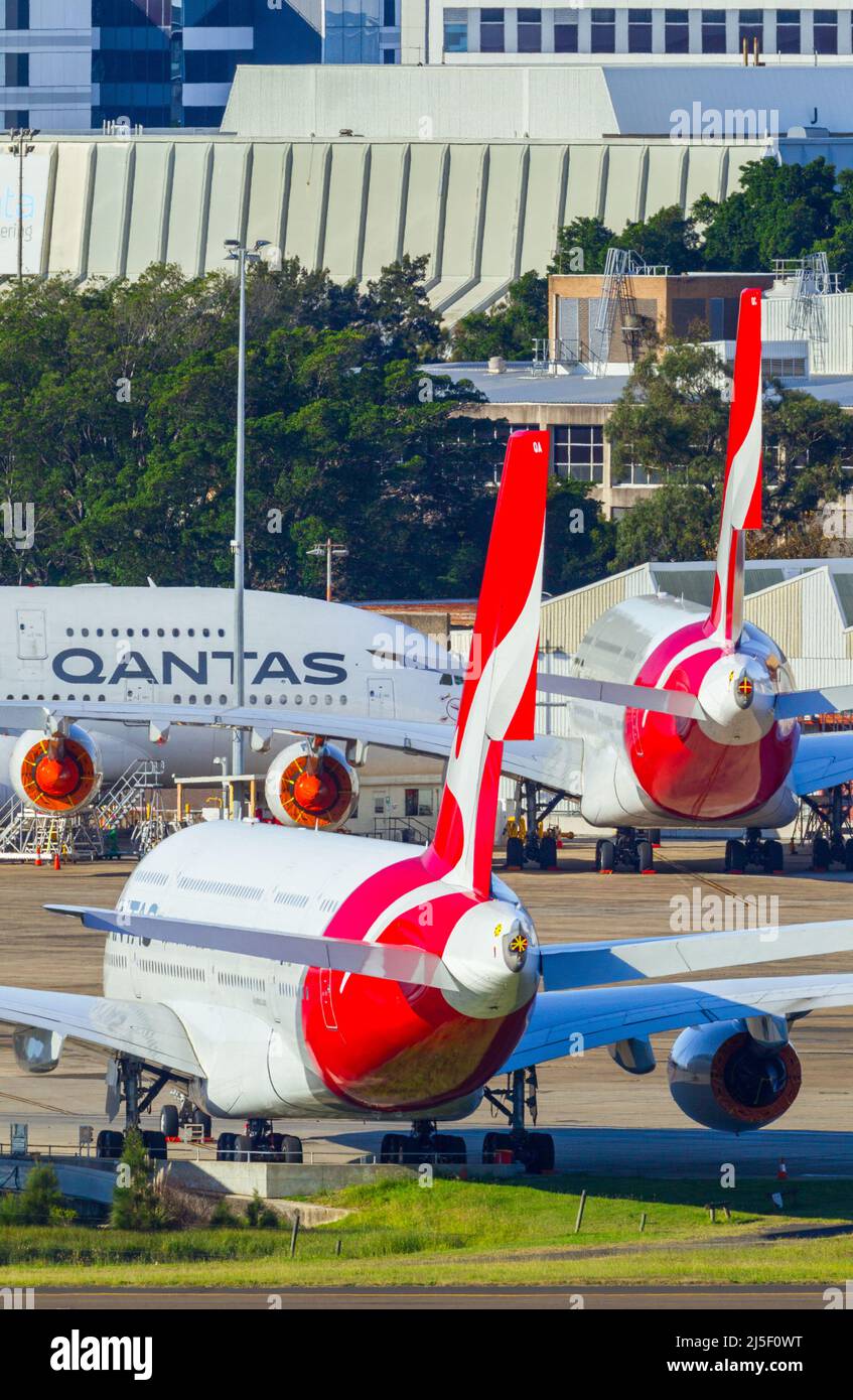 Air to air photos airliners hi-res stock photography and images - Alamy