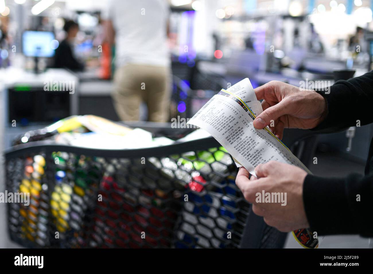 Atm receipts hi-res stock photography and images - Alamy
