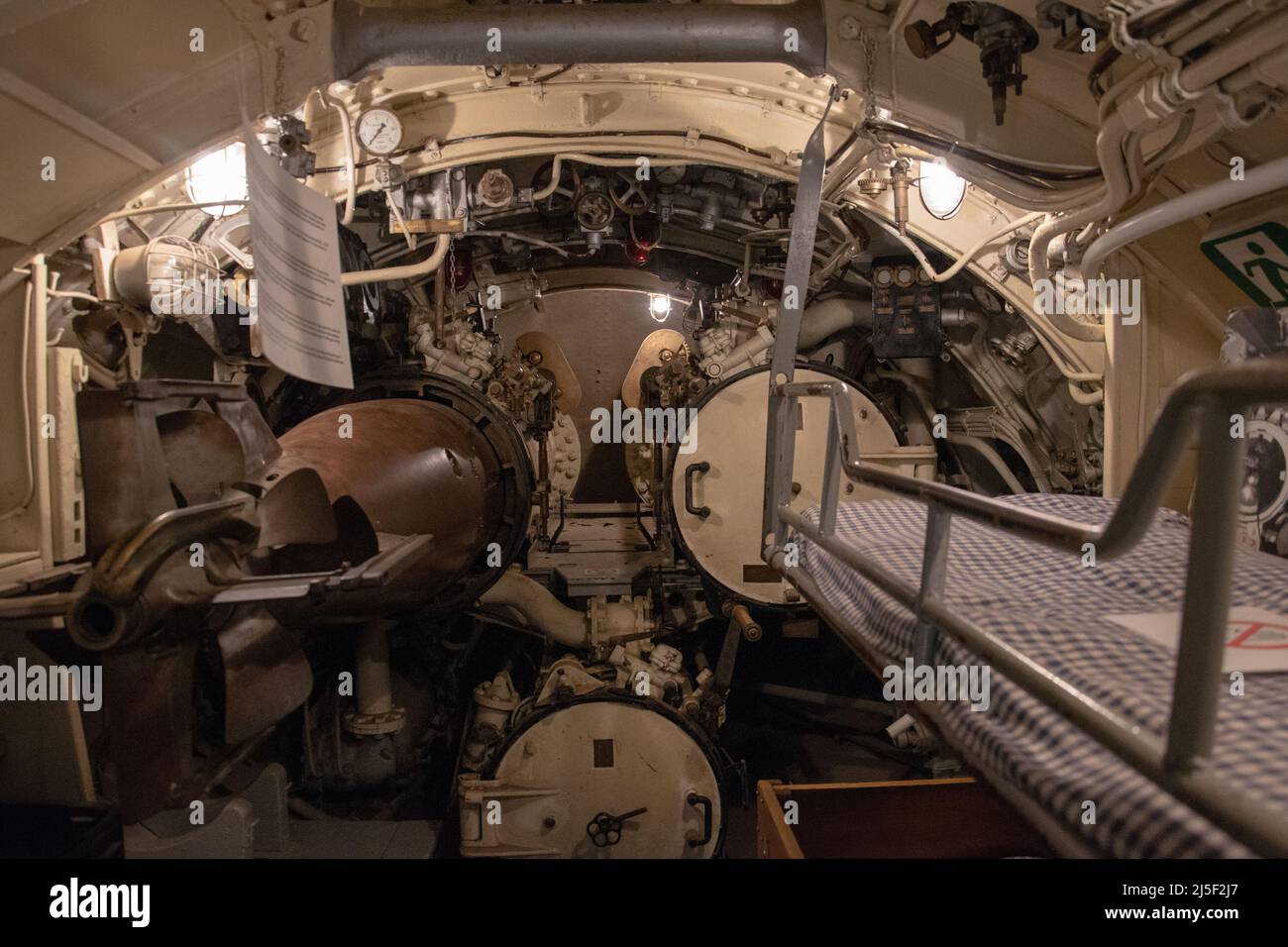 Interior; Finnish Submarine Vesikko is now a Museum in Suomenlinna ...