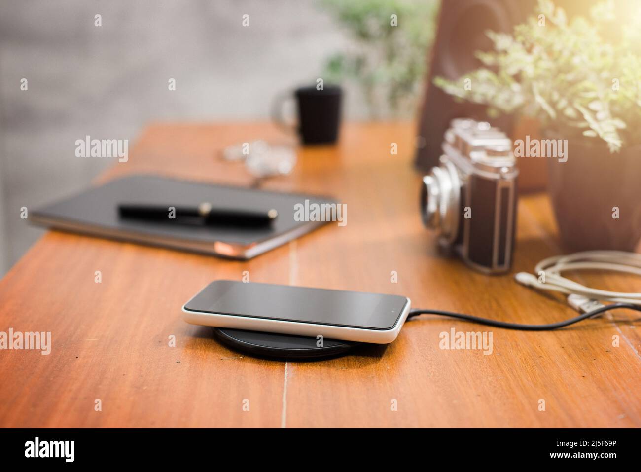 Induction charging technology hi-res stock photography and images - Alamy