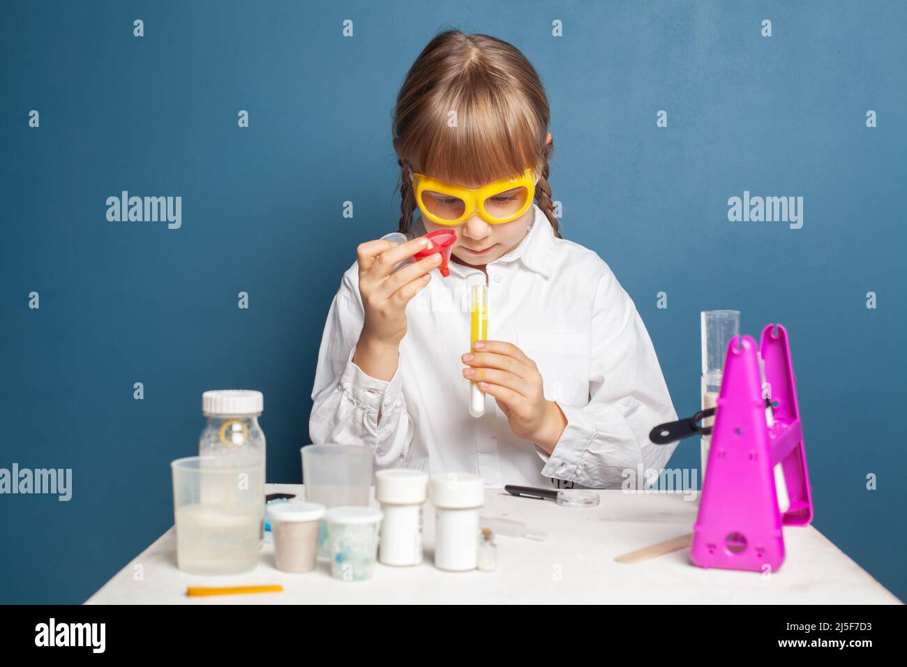 Child researcher classroom hi-res stock photography and images - Alamy