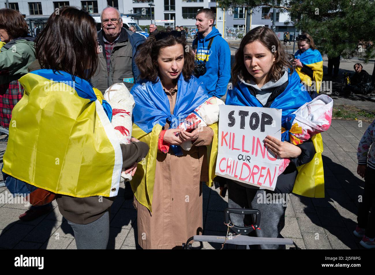 16.04.2022, Berlin, Germany, Europe - Demonstrators protest at the ...