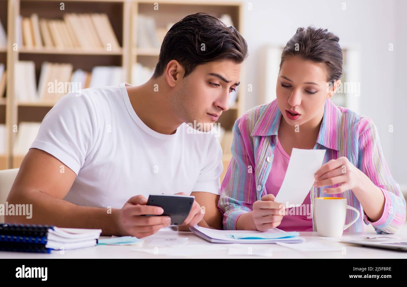 Couple finances happy receipt hi-res stock photography and images - Alamy