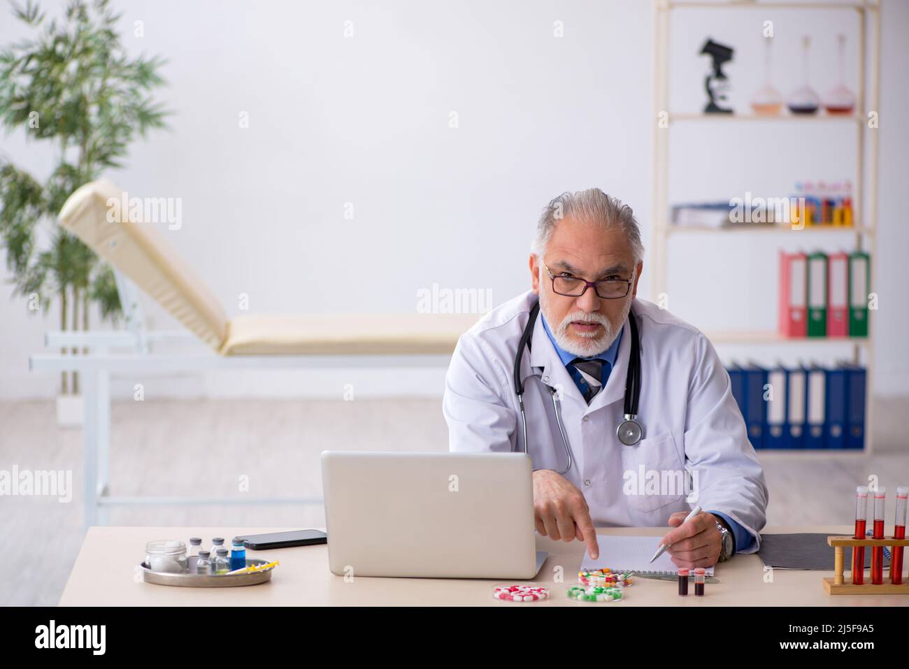Old doctor pharmacist working at the lab Stock Photo - Alamy