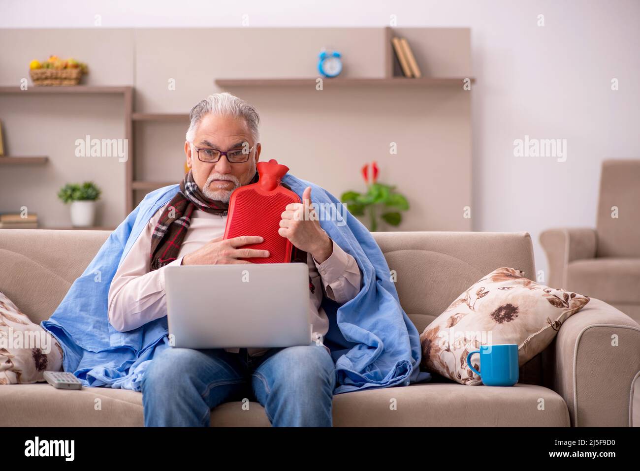 Old man pensioner suffering at home Stock Photo - Alamy