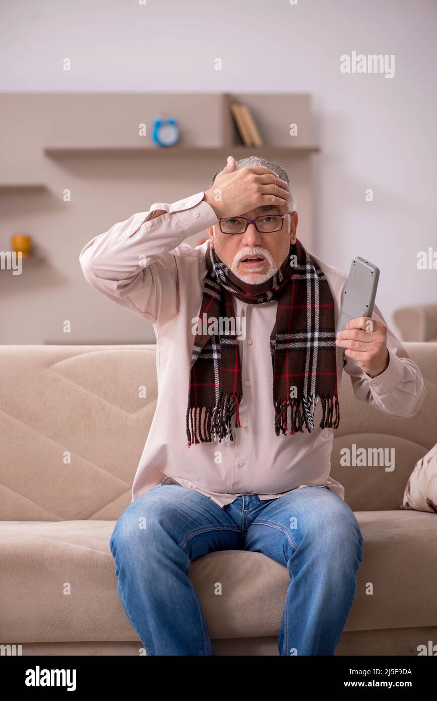 Old man pensioner suffering at home Stock Photo - Alamy