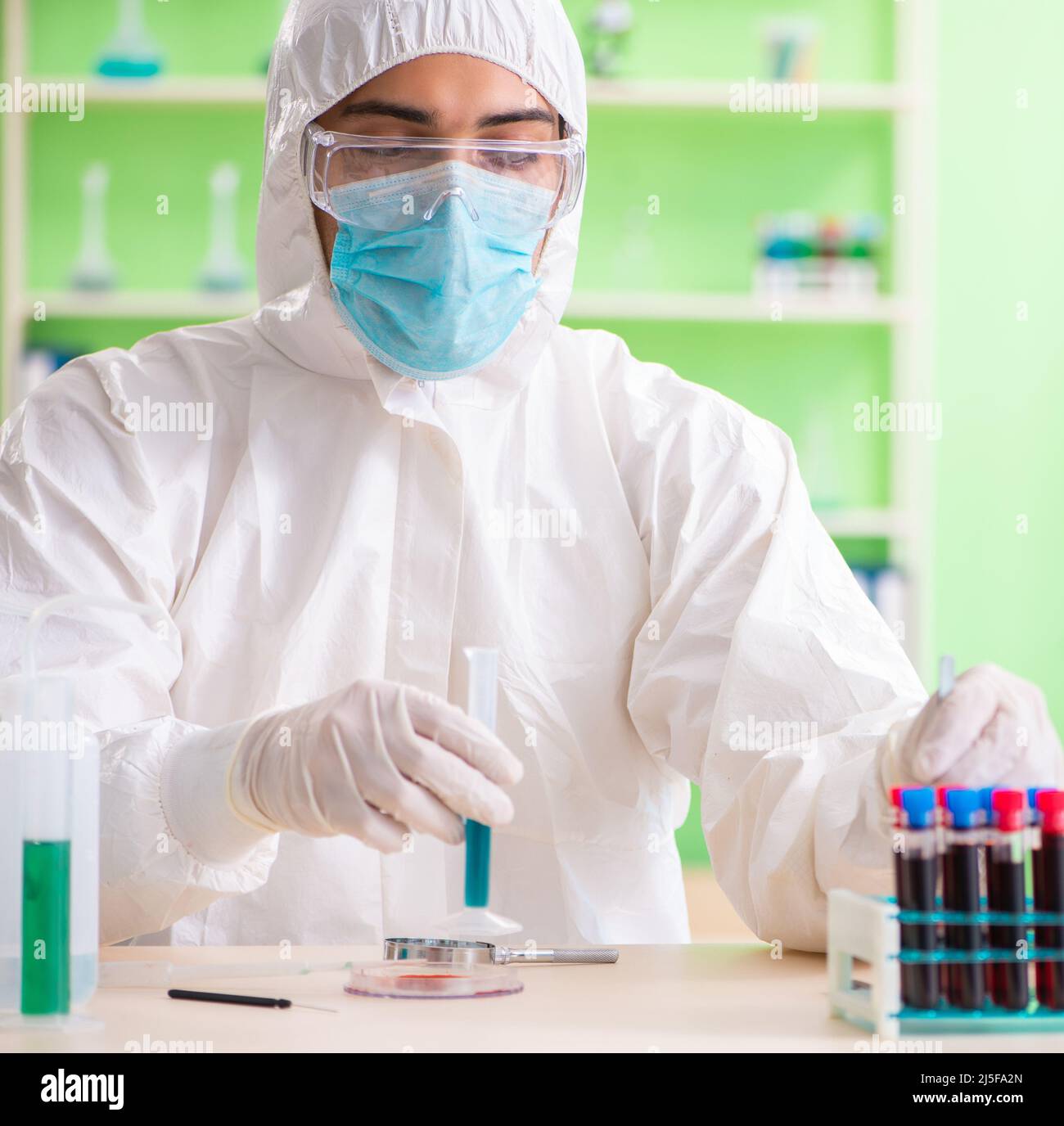 The chemist working in the lab on new experiment Stock Photo - Alamy