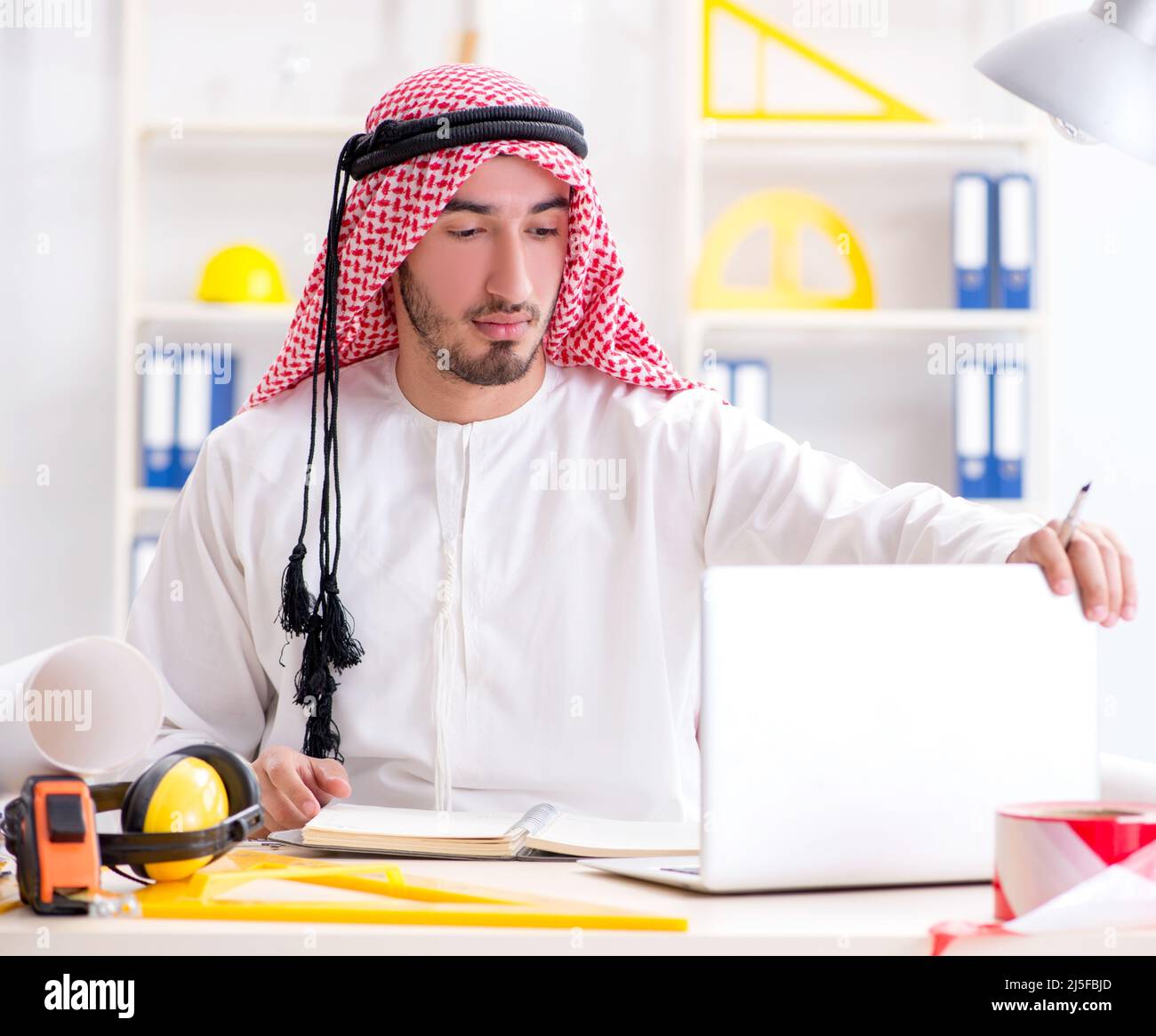 Saudi designer computer hi-res stock photography and images - Alamy
