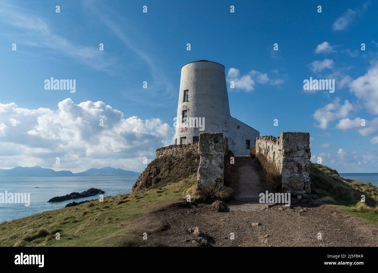 Twr Mawr lighthouse view from the tip of Llanddwyn Island, Anglesey ...
