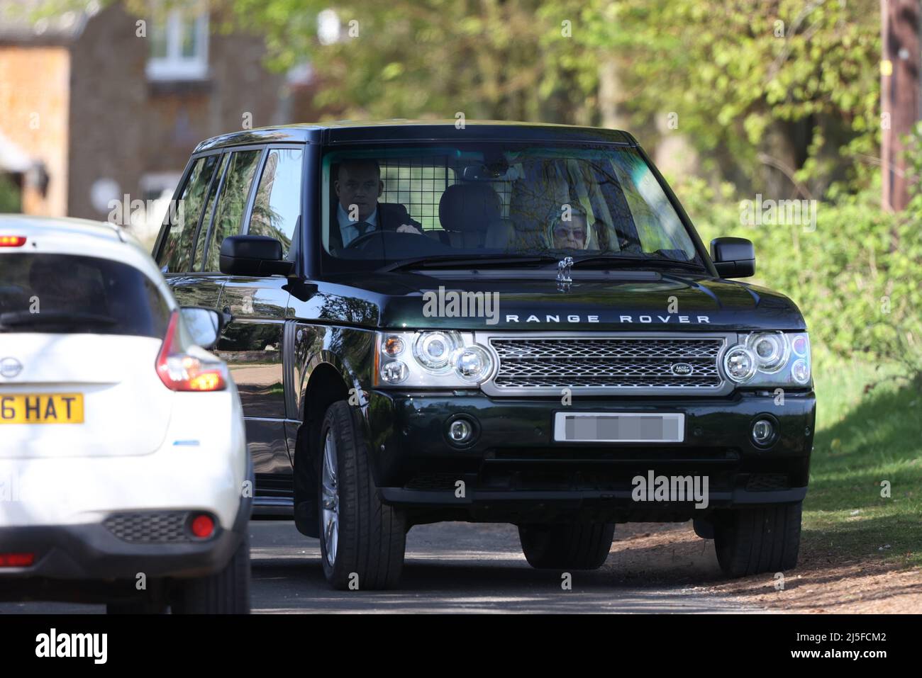 Queen elizabeth land rover hi-res stock photography and images - Alamy