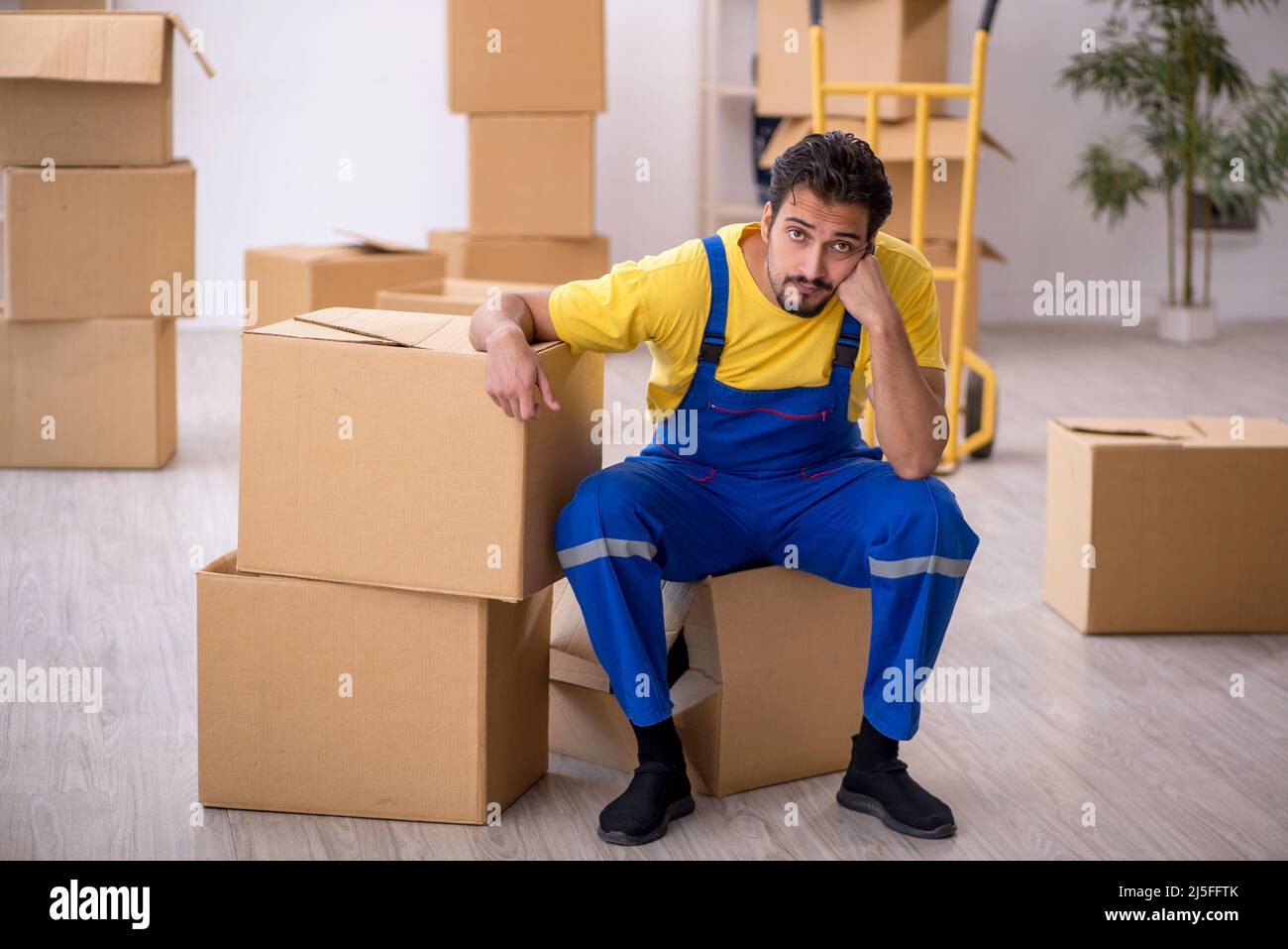 Stressed warehouse worker hi-res stock photography and images - Alamy