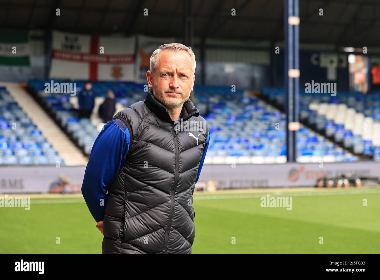 Neil Critchley head coach of Blackpool arrives at Kenilworth Road Stock ...