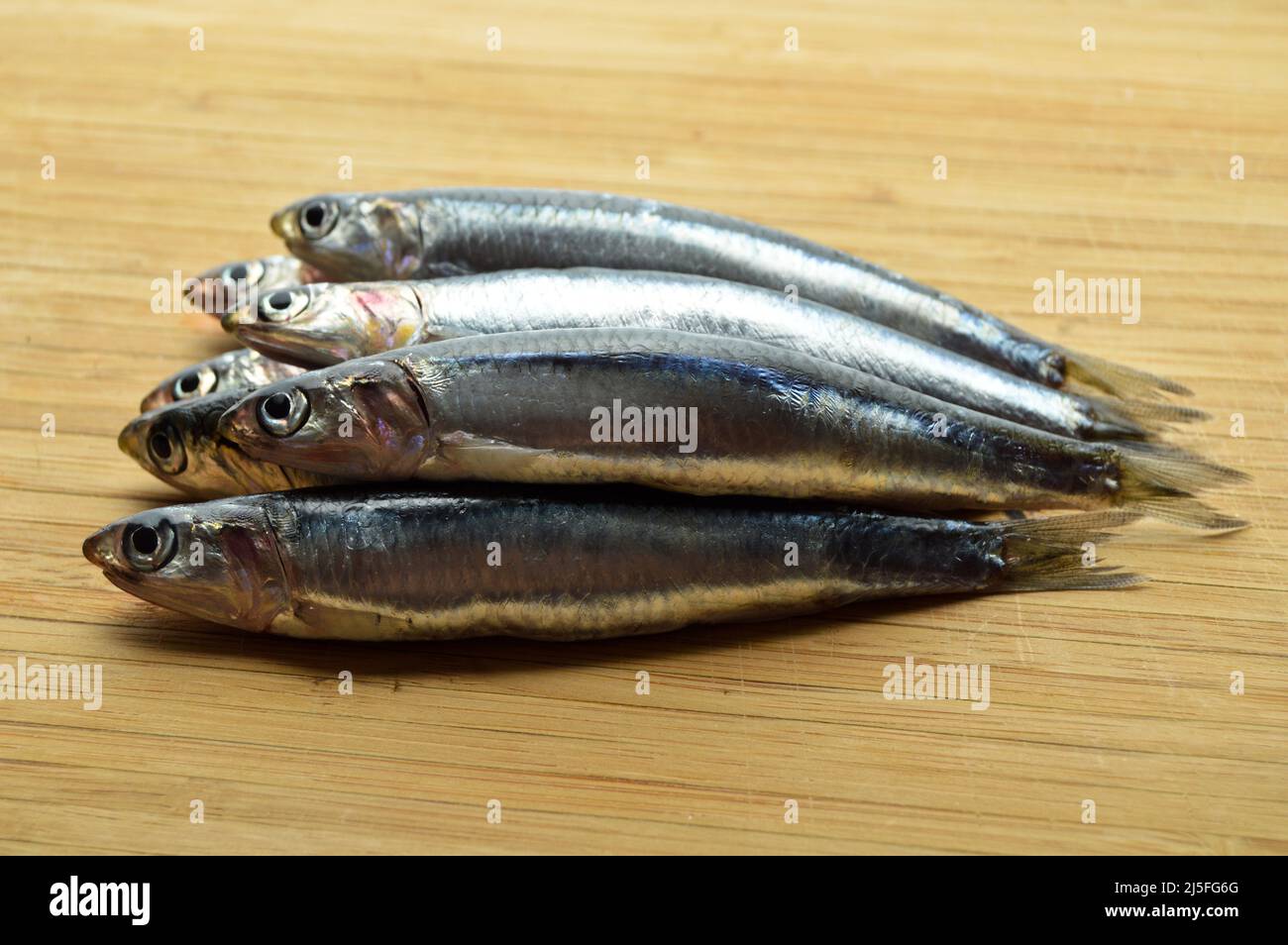 Food fish cuttingboard hi-res stock photography and images - Alamy