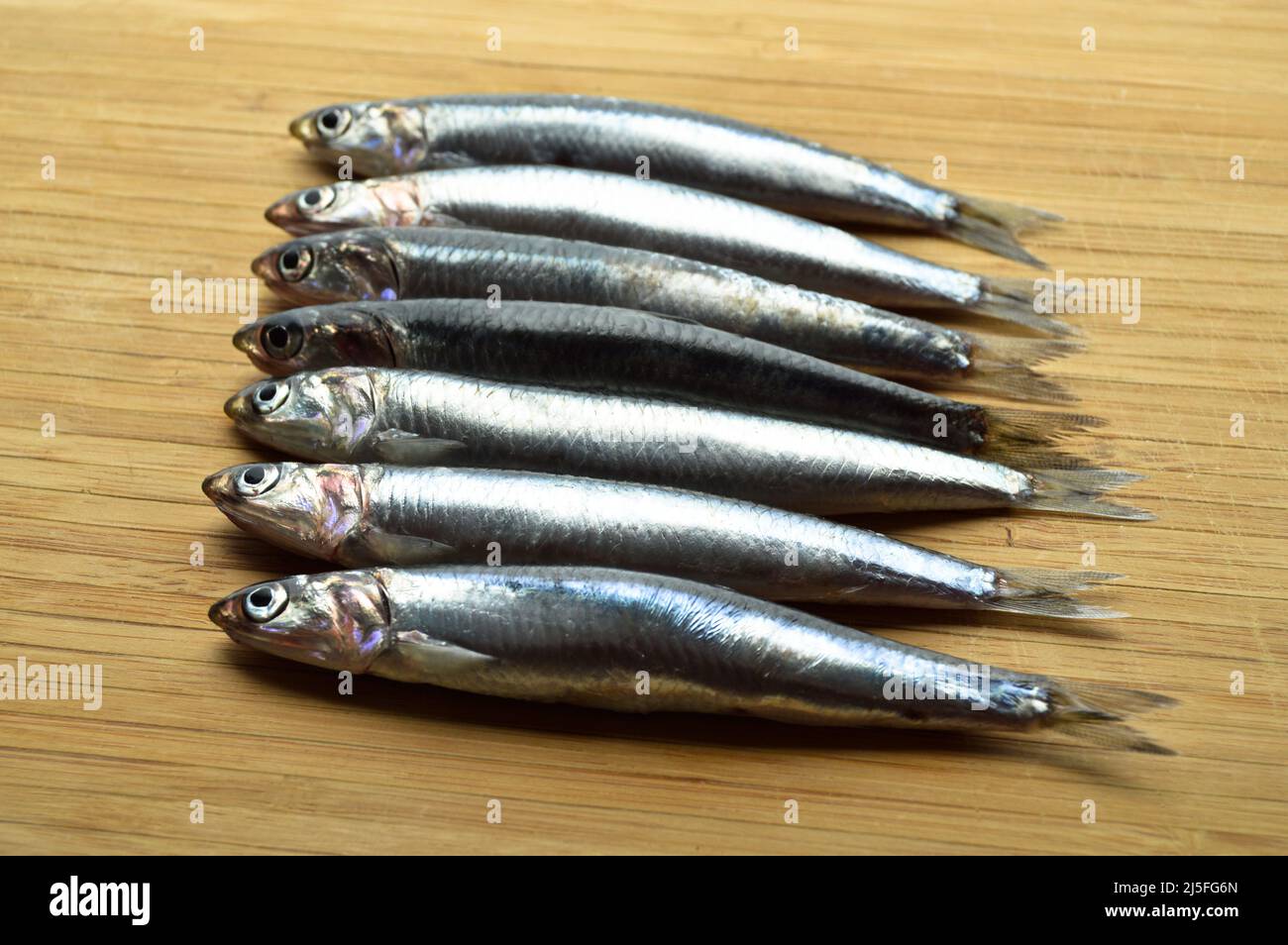 Food fish cuttingboard hi-res stock photography and images - Alamy