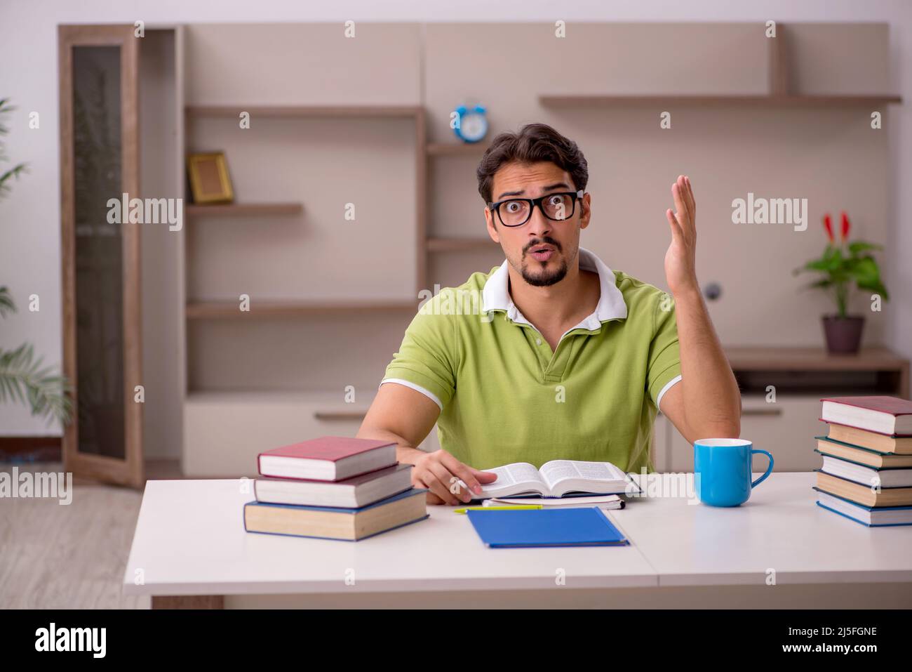 Demotivated student hi-res stock photography and images - Alamy