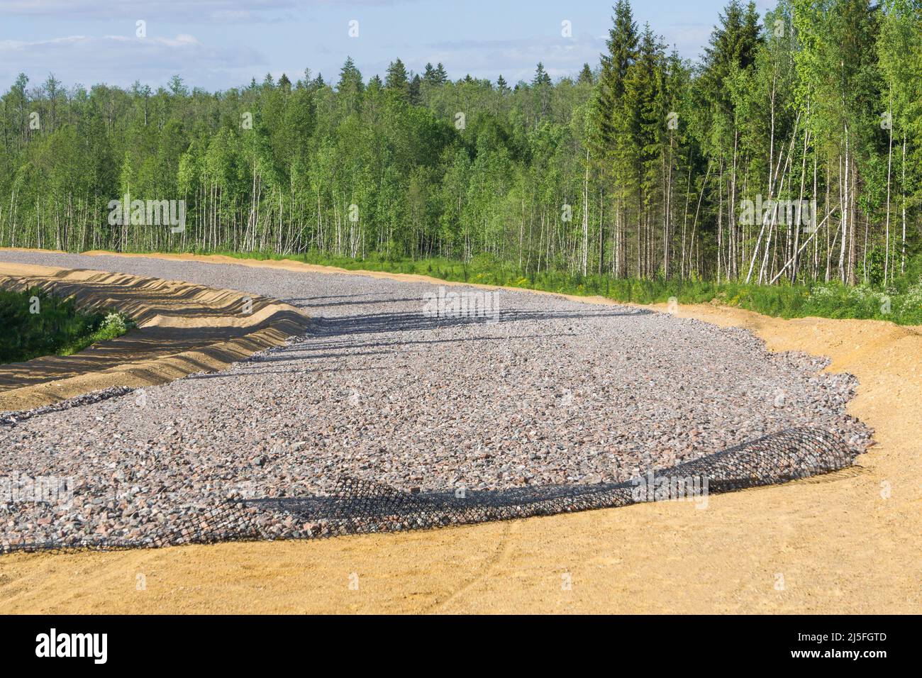 Gravel highway hi-res stock photography and images - Alamy