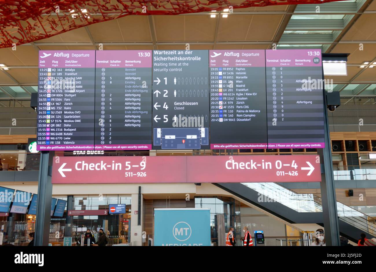 Check in flughafen hi-res stock photography and images - Alamy