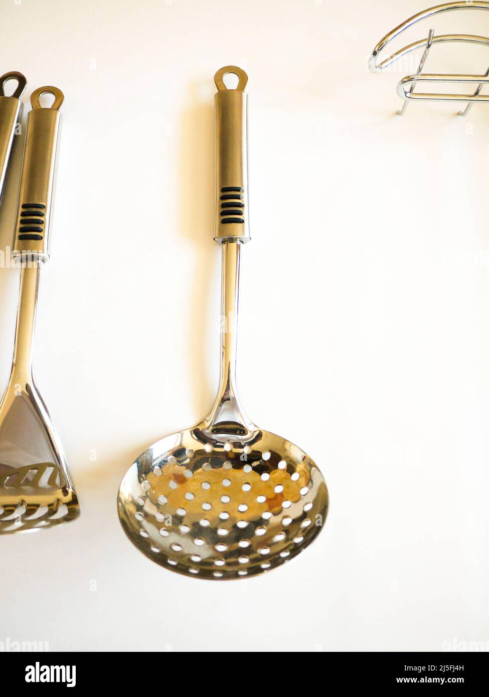 Set of 6 kitchen utensils Stock Photo - Alamy