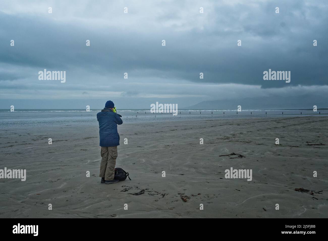Man taking a photograph hi-res stock photography and images - Alamy