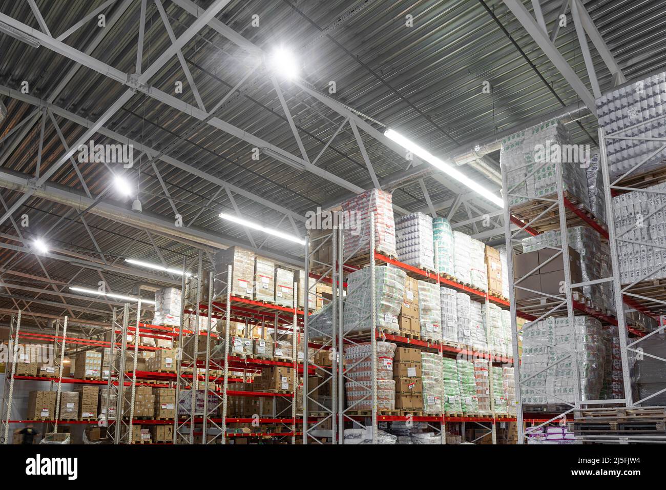 Distribution center warehouse storage pallet racking system hi-res ...