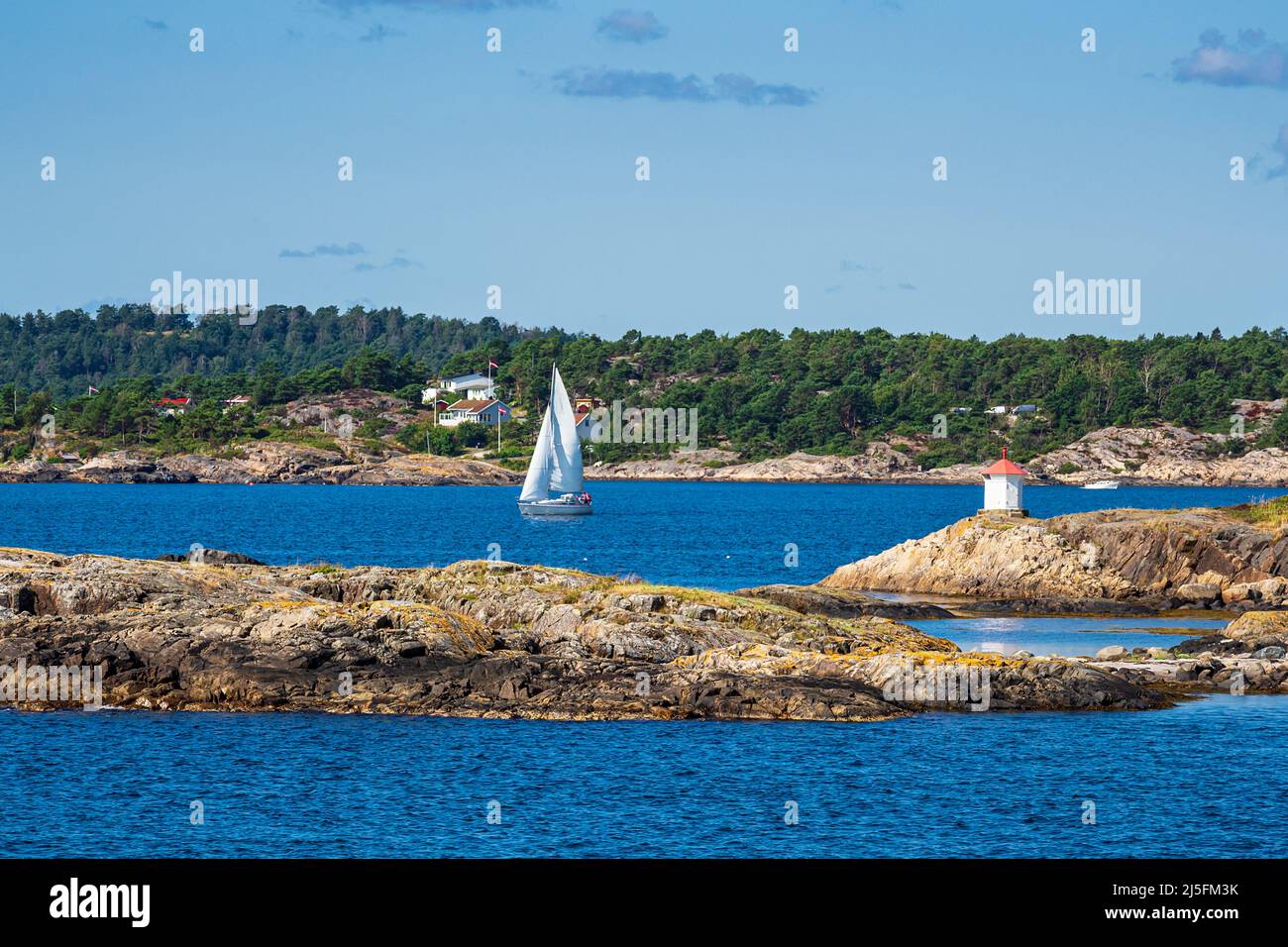 Lighthouse and sailboat on the archipelago island Merdø in Norway Stock ...