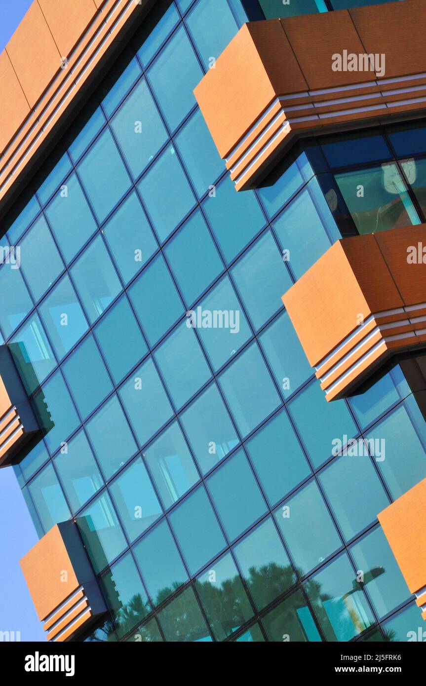 Business center, institutional glass tower, Modern glass building ...