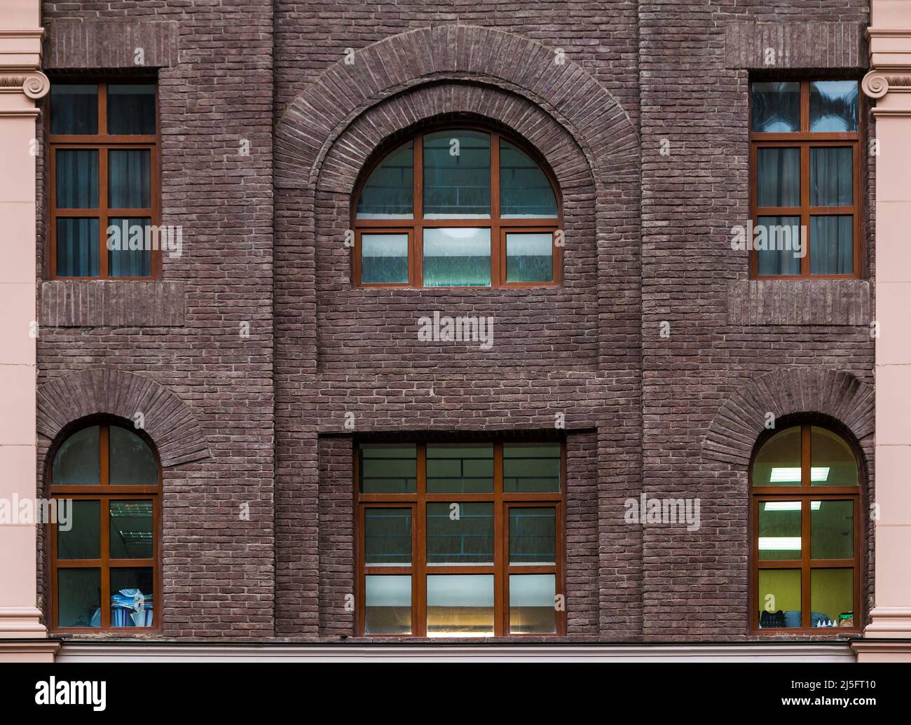 Brick archivolt hi-res stock photography and images - Alamy