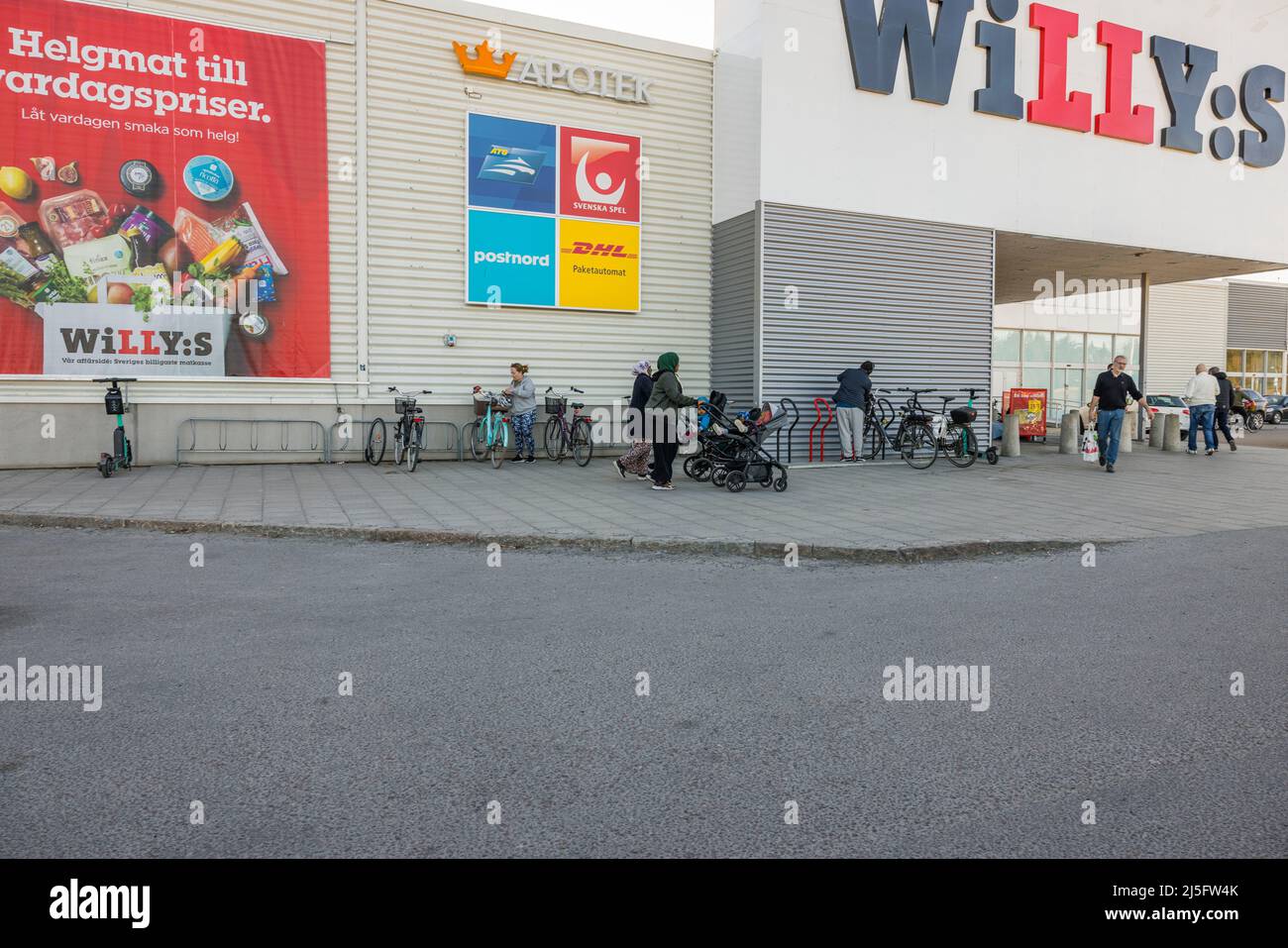 Beautiful view of facade of Willy:s supermarket with people entering ...