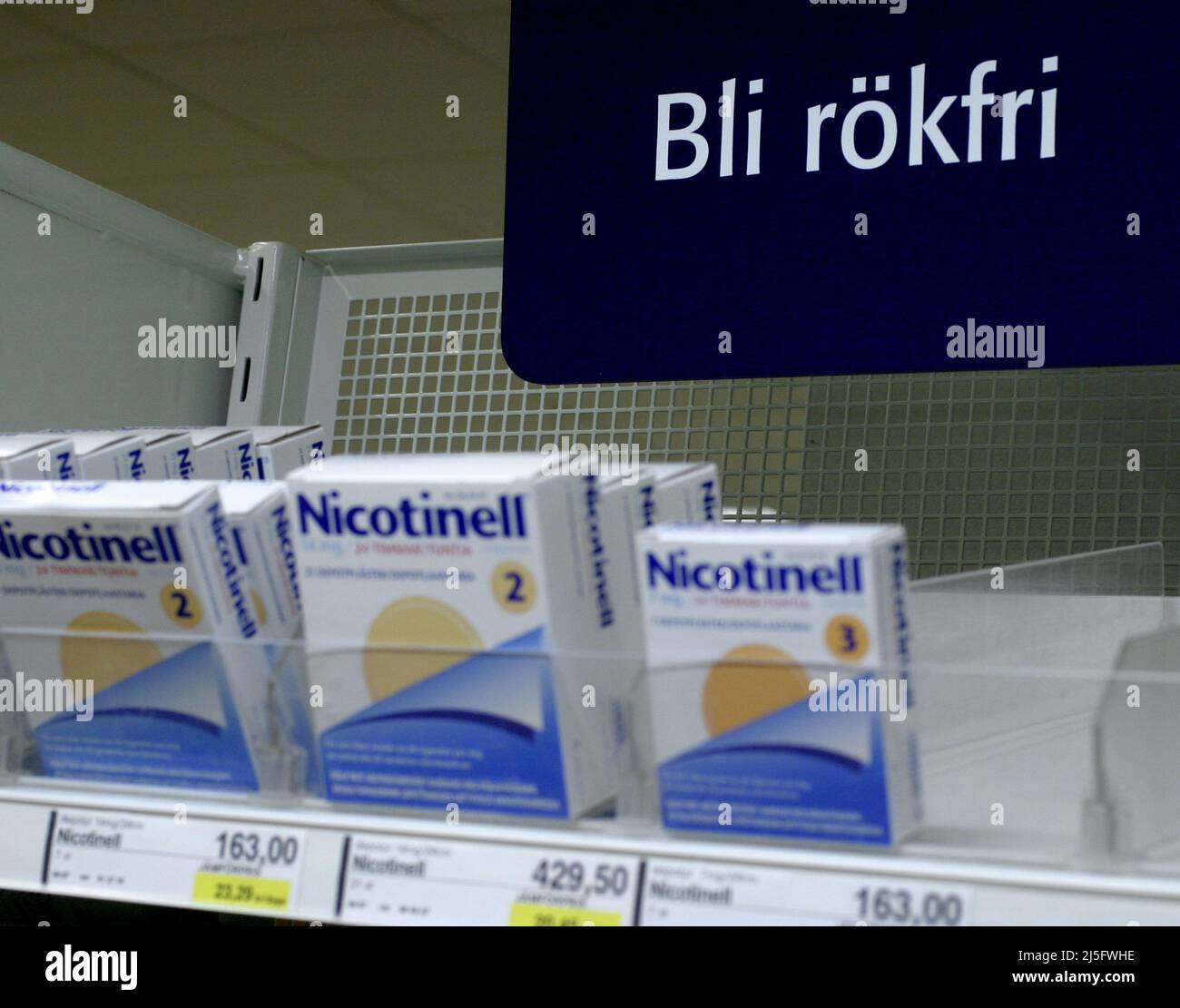 Nicotinell plaster hi-res stock photography and images - Alamy