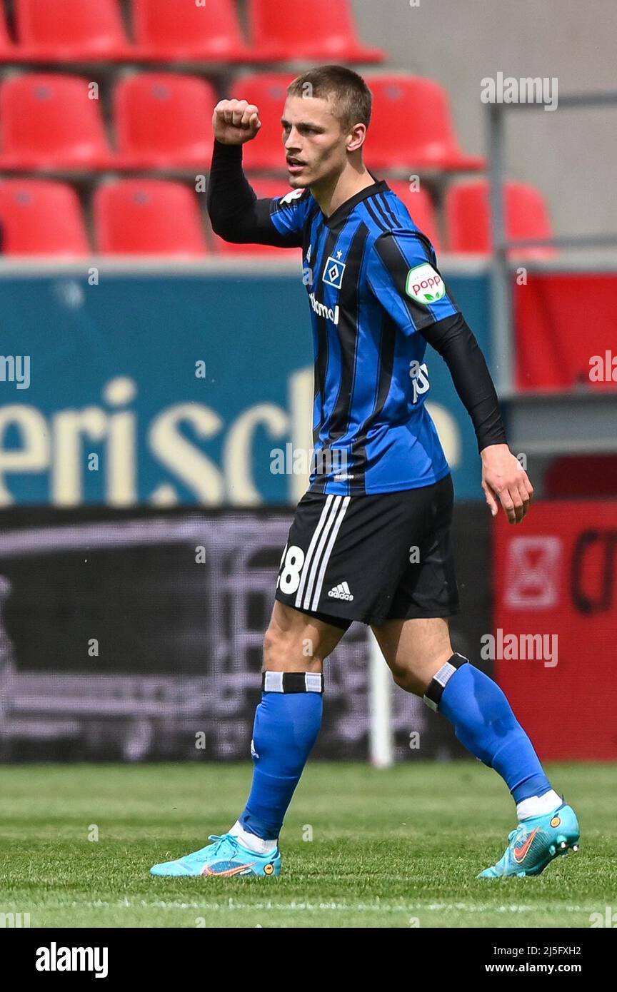 Miro max maria muheim hamburger sv hi-res stock photography and images ...