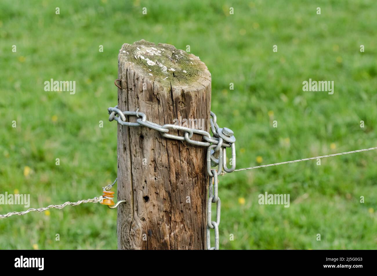 Metallic barrier hi-res stock photography and images - Alamy