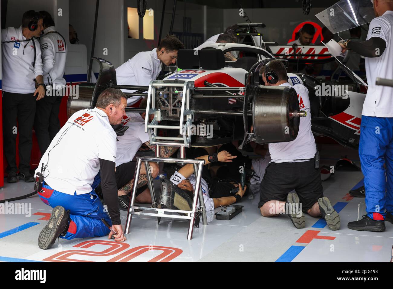 Ferrari formula one team mechanic hi-res stock photography and images ...