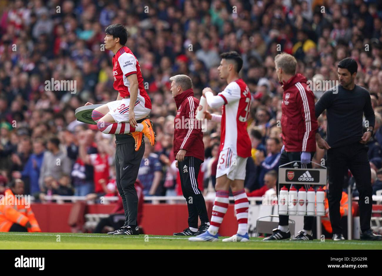 Tomiyasu arsenal 2022 hi-res stock photography and images - Alamy