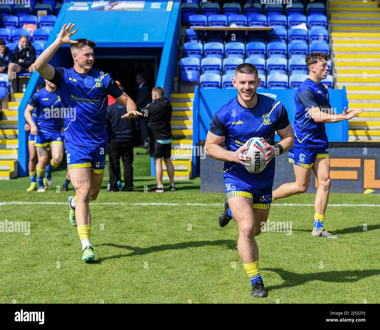 Danny Walker #16 of Warrington Wolves runs with the ball during the ...