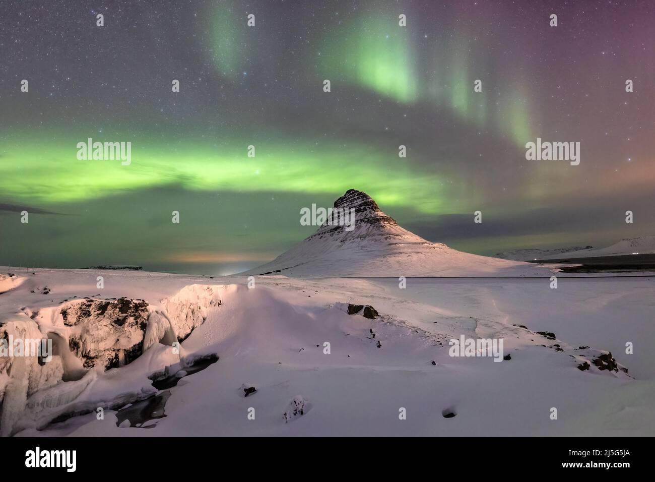 Spectacular photos of the Nature of Iceland with northern lights, snow ...