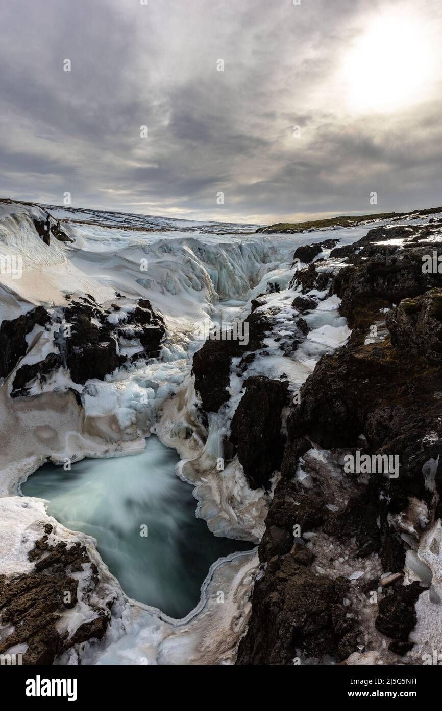 Spectacular photos of the Nature of Iceland with northern lights, snow, waterfalls, frozen ...
