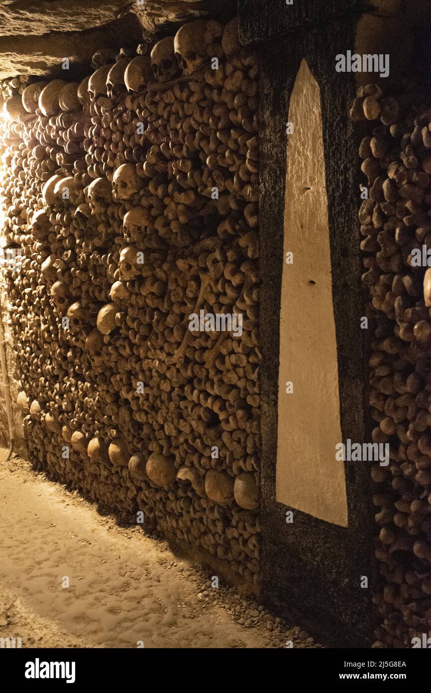 Paris: skulls and bones in the Catacombs of Paris, ossuary in an ...