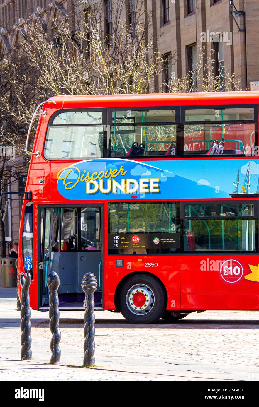 Xplore dundee bus hi-res stock photography and images - Alamy