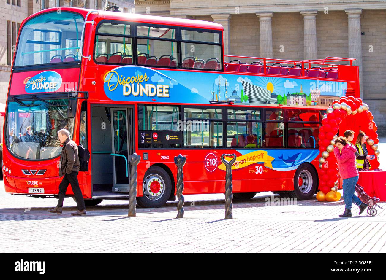Dundee, Tayside, Scotland, UK. 23rd Apr, 2022. Hop On Hop Off Discover ...
