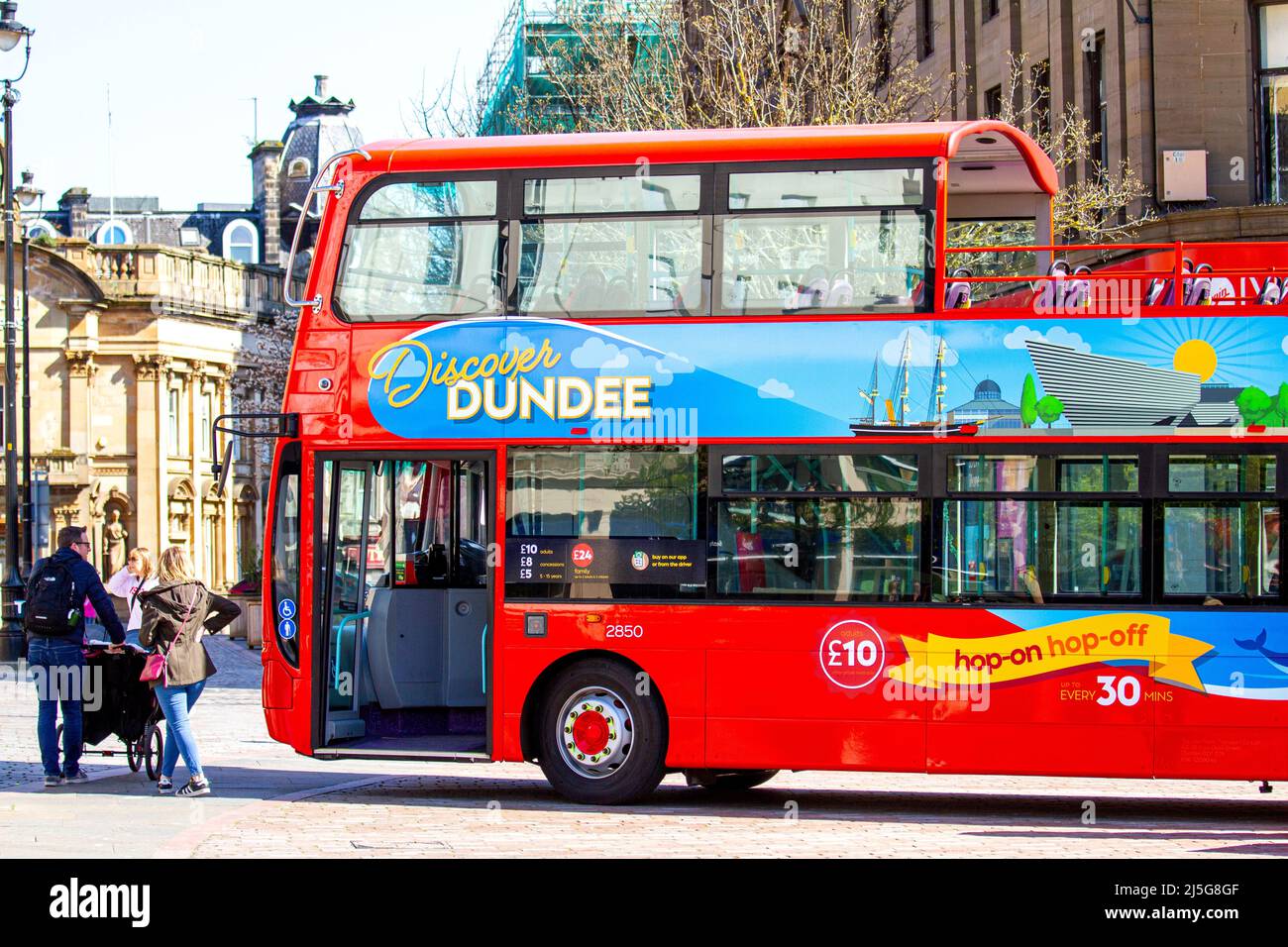 Xplore dundee bus hi-res stock photography and images - Alamy