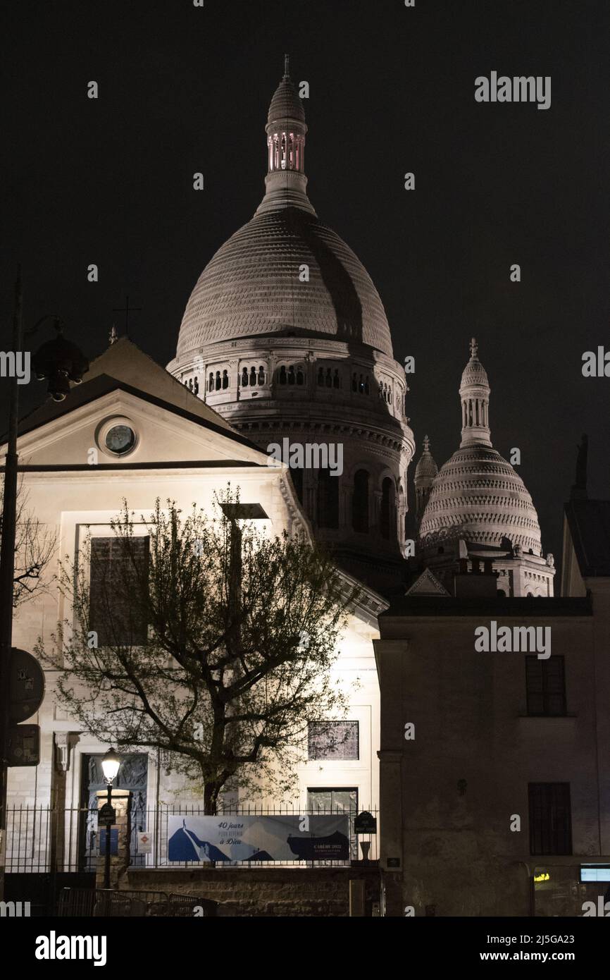 Paris, France: night view of the famous Basilica of the Sacred Heart ...
